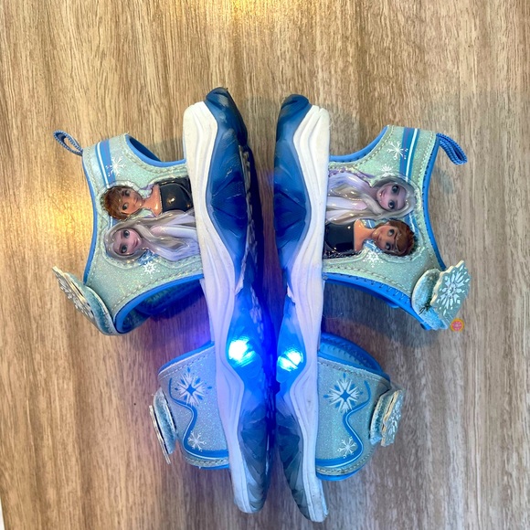 Disney | Shoes | Little Girls Light Up Frozen Sandals | Poshmark